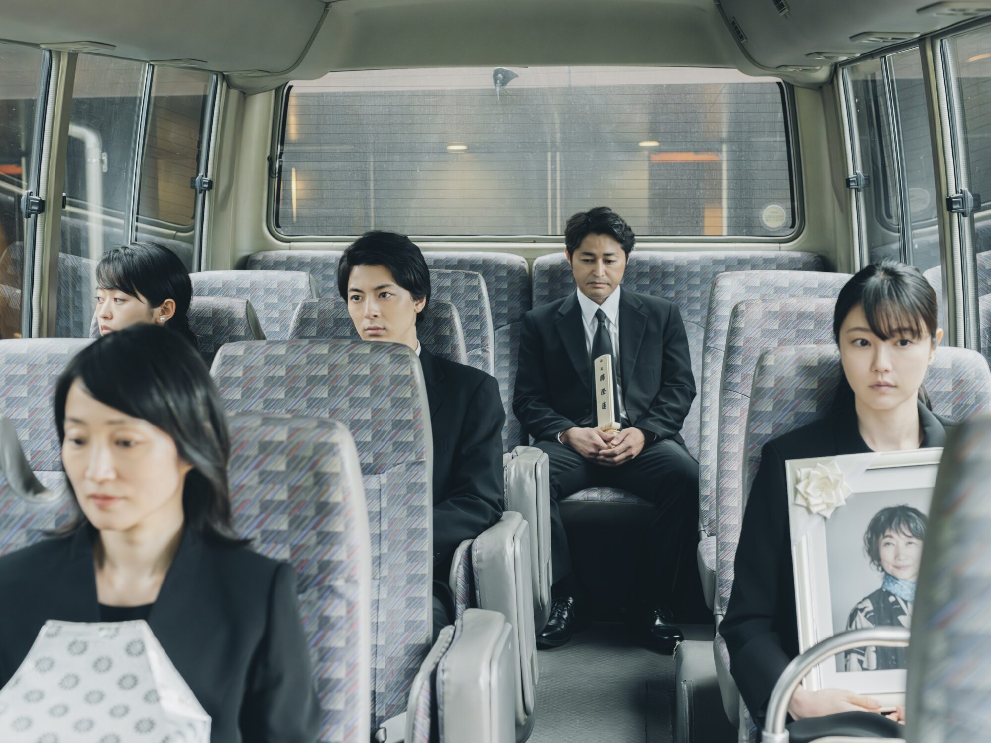 不完全で、やっかいで、でもどこか愛おしい。ある家族の三十年にわたる“嘘”と“愛”の物語（2026年1月9日公開）｜muto(ミュート) 大人の ...